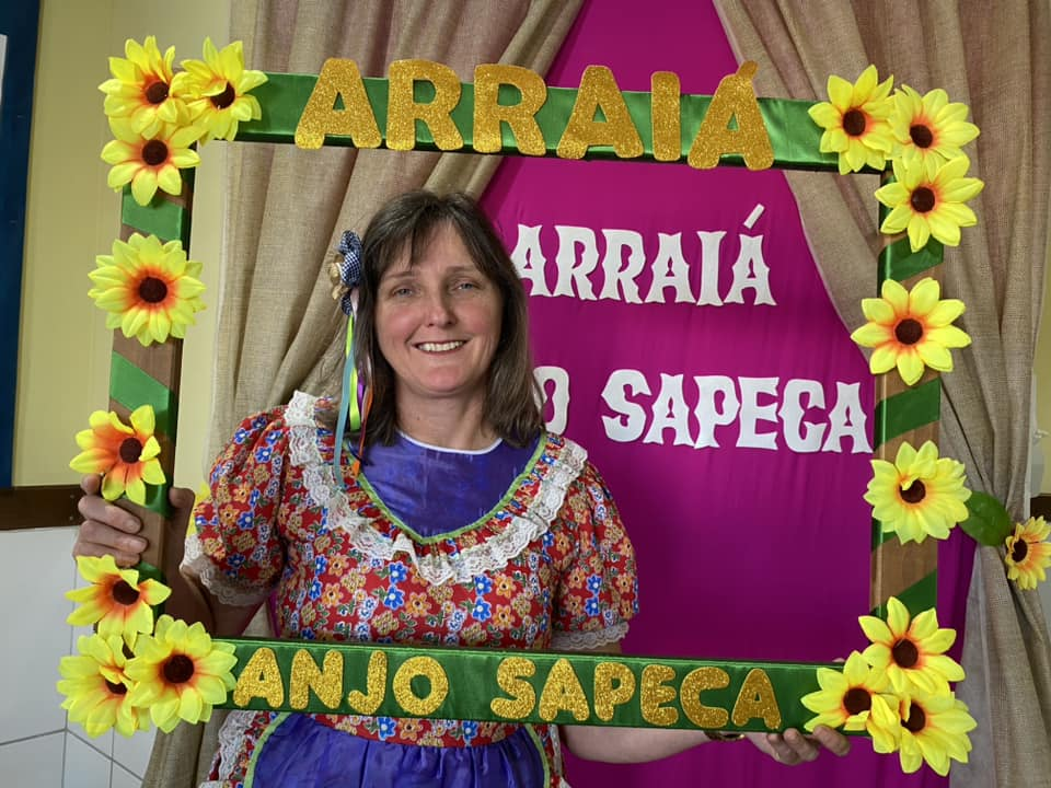Direção e equipe comemoram sucesso da Festa Junina do CMEI Anjo Sapeca ...