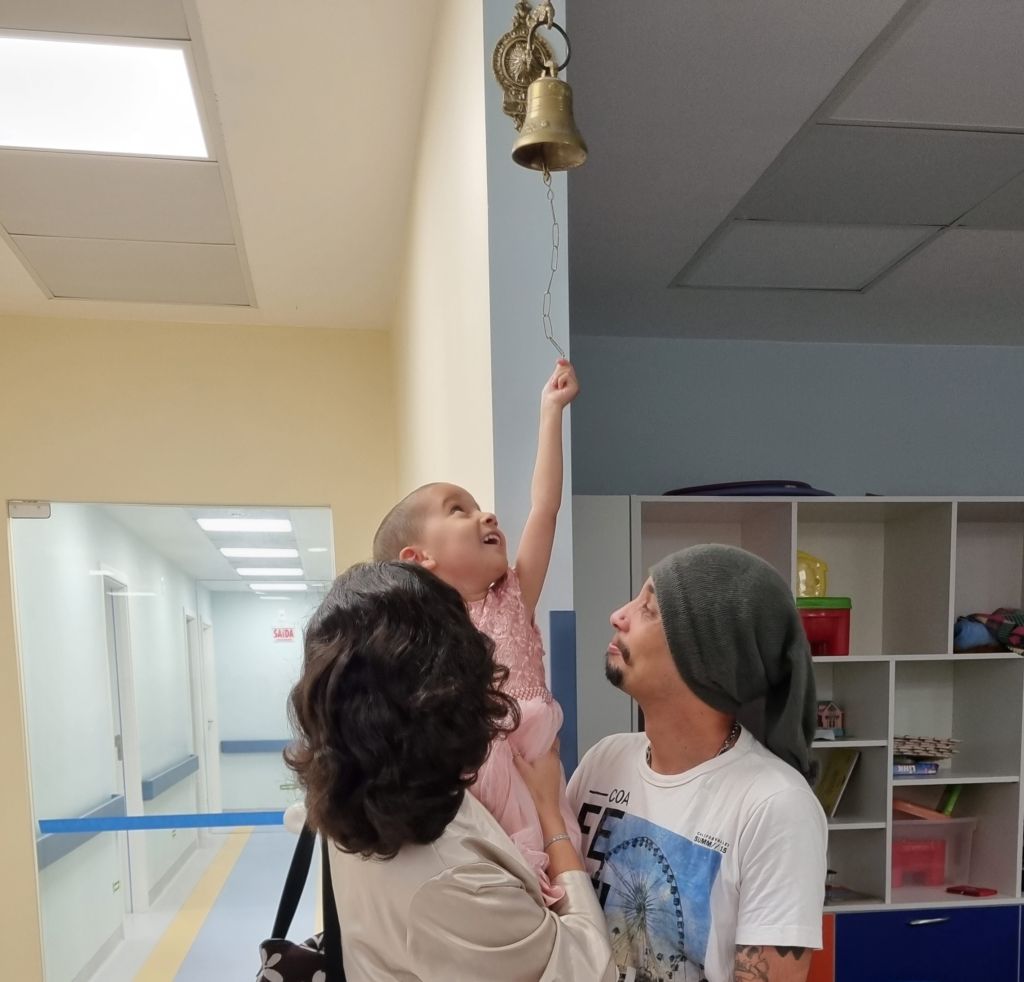 Curada do câncer: com apenas 4 anos, Magnólia toca o sino do recomeço ...